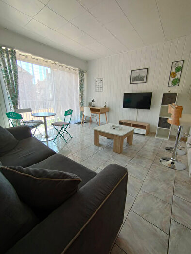 Appartement à louer - Brive-la-Gaillarde, Centre-ville, Pont Cardinal, Champanatier - 1 pièce