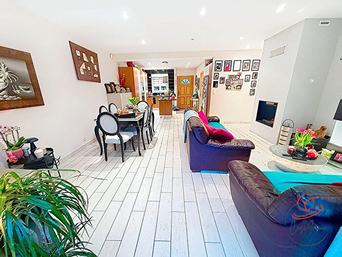 Maison à vendre - Ornex - 6 pièces - 5 chambres