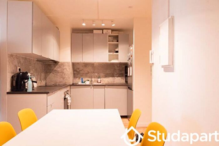 Appartement à louer - Cormiers-Hauts Batons-Champy-Butte Verte, Noisy-le-Grand - 1 pièce - 1 chambre