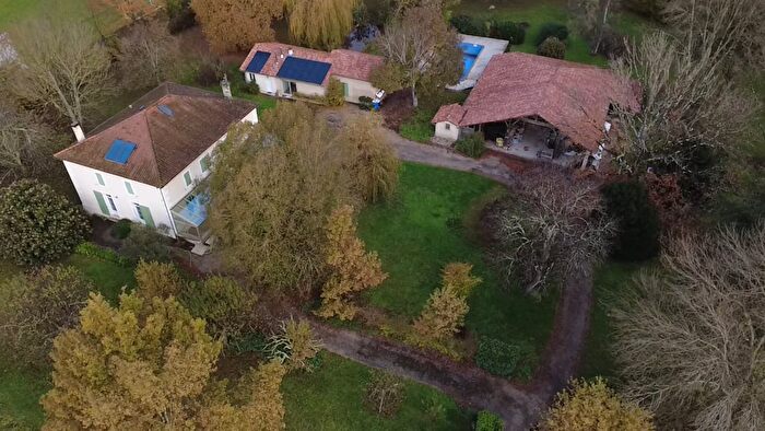 Maison à vendre - Bias - 8 pièces - 7 chambres