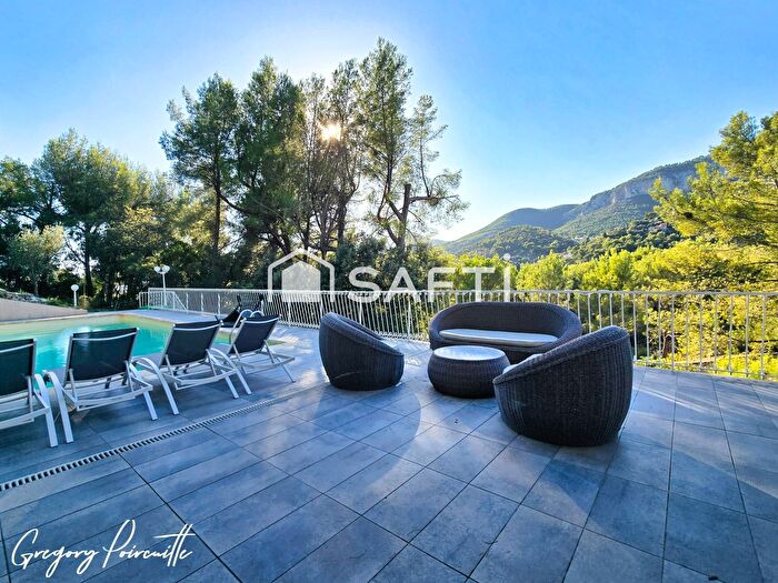 Maison à vendre - Le Revest-les-Eaux - 5 pièces - 3 chambres