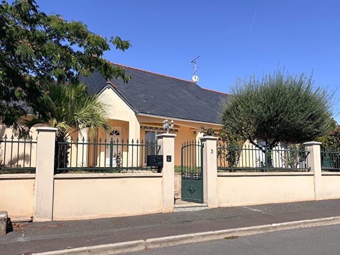 Maison 5 pièces à Distré, à vendre