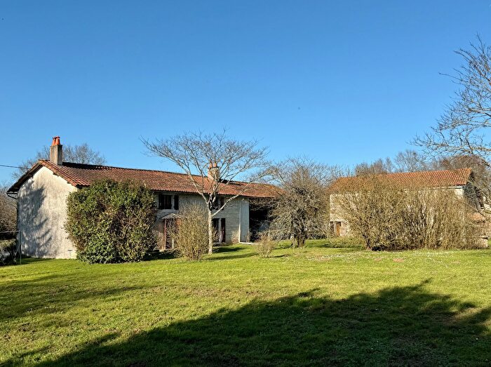 Maison 7 pièces à vendre à Clussais-la-Pommeraie