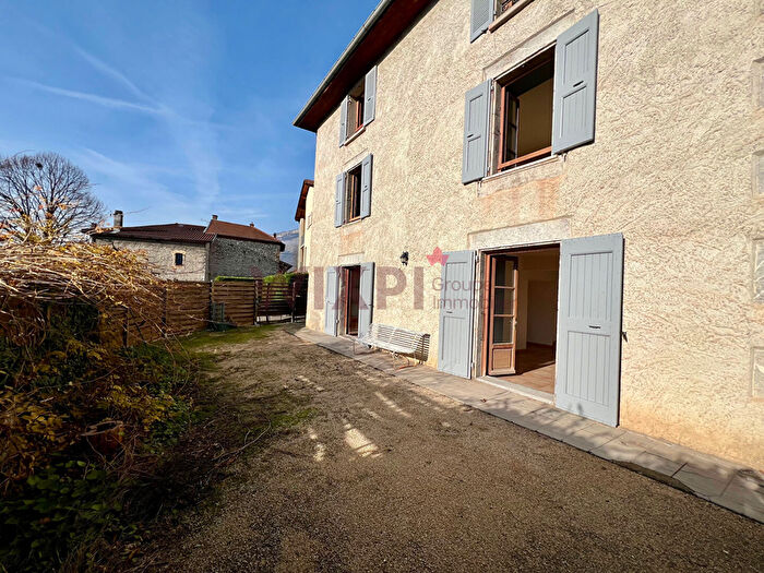 Appartement à vendre - Saint-Nazaire-les-Eymes - 6 pièces - 4 chambres