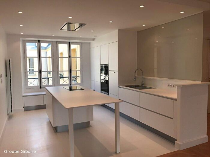Appartement à louer - Quartiers Centre, Centre-ville - 5 pièces - 3 chambres
