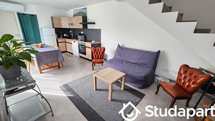 Appartement à louer - Centre, Châteaurenard - 1 pièce - 1 chambre