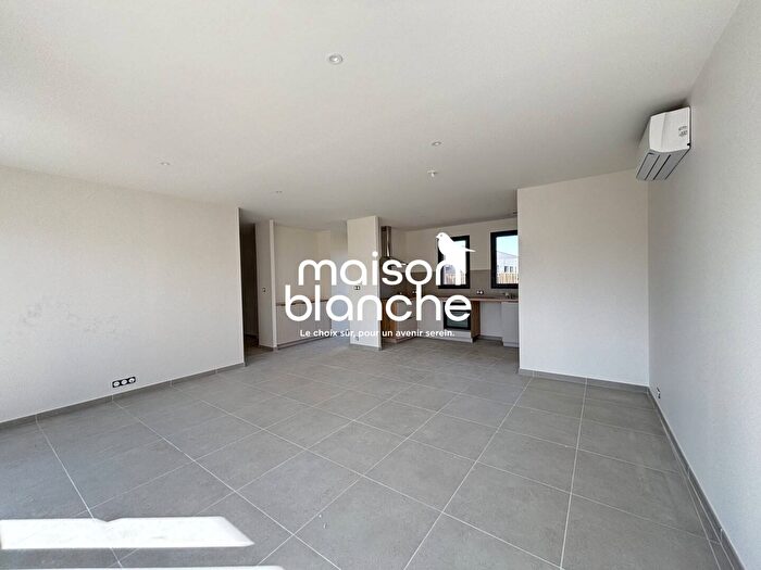 Maison à louer - Centre, Coutras - 4 pièces - 3 chambres