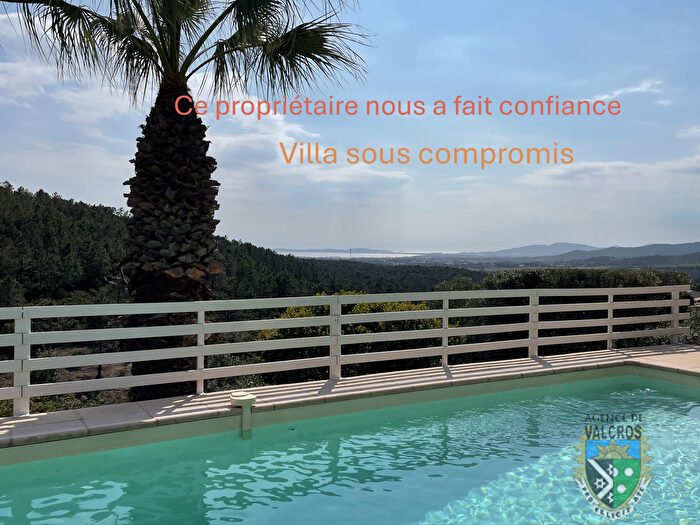 Maison à vendre - La Londe-les-Maures, Valcros, Alicastre, Haut Pansard, Bas Pansard, Le Pin - 11 pièces - 5 chambres