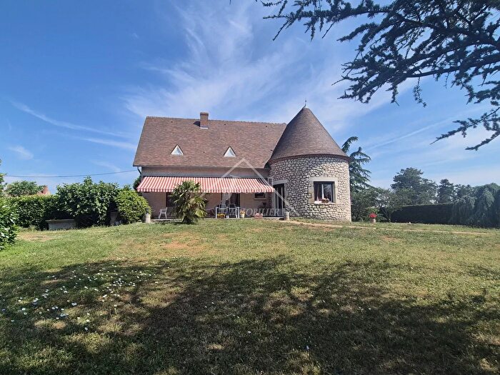 Maison à vendre - Saint-Germain-de-Salles - 9 pièces - 5 chambres