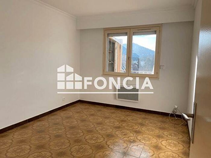 Centre Ville-Louis Blanc, Alès : Appartement 2 pièces à louer