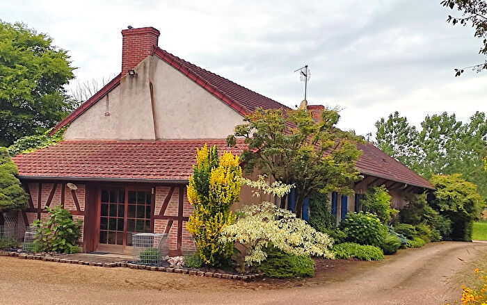 Maison à vendre - Saint-Marcel - 9 pièces - 6 chambres