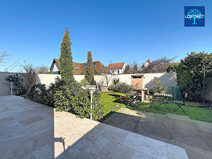 Maison à vendre - Noisy-le-Grand, Sud - 7 pièces - 5 chambres