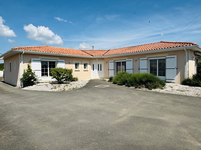 Maison à vendre - Meursac - 5 pièces - 4 chambres