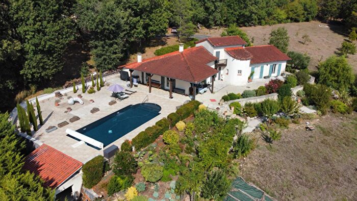 Castelnau-sur-l'Auvignon : Maison 4 pièces à vendre