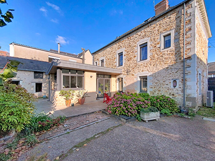 Maison à vendre - Champigné - 12 pièces - 6 chambres