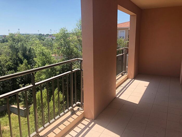 Maisons à vendre et appartements à louer - 1