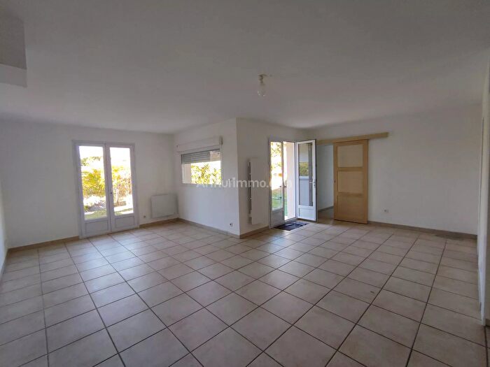 Maison à louer - Pierrevert - 4 pièces - 3 chambres