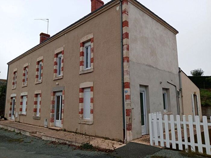 Maison 5 pièces à Saint-Hilaire-de-Voust, à louer