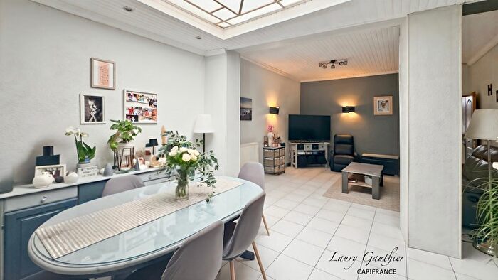 Maison à vendre - Quesnoy-sur-Deûle - 5 pièces - 3 chambres