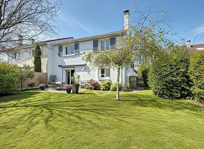 Maison à vendre - Mareil-sur-Mauldre - 7 pièces - 5 chambres