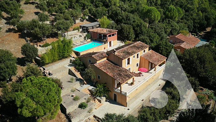 Maison à vendre - Lorgues - 9 pièces - 8 chambres