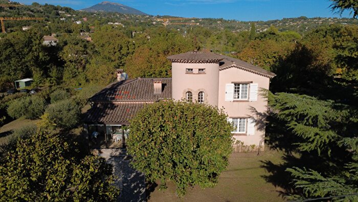 Maison à vendre - Châteauneuf-Grasse - 5 pièces - 4 chambres
