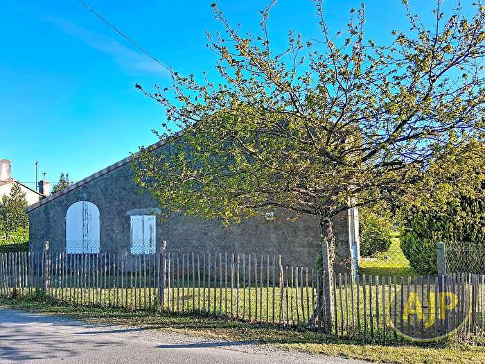 Saint-Seurin-de-Cadourne - Maison 3 pièces à vendre