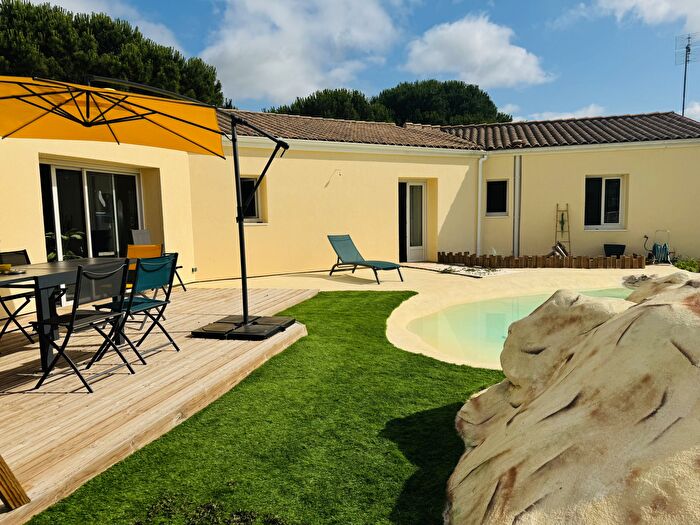 Maison à vendre - Grézac - 6 pièces - 4 chambres