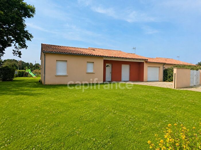 Maison 4 pièces à Fleuré, à vendre