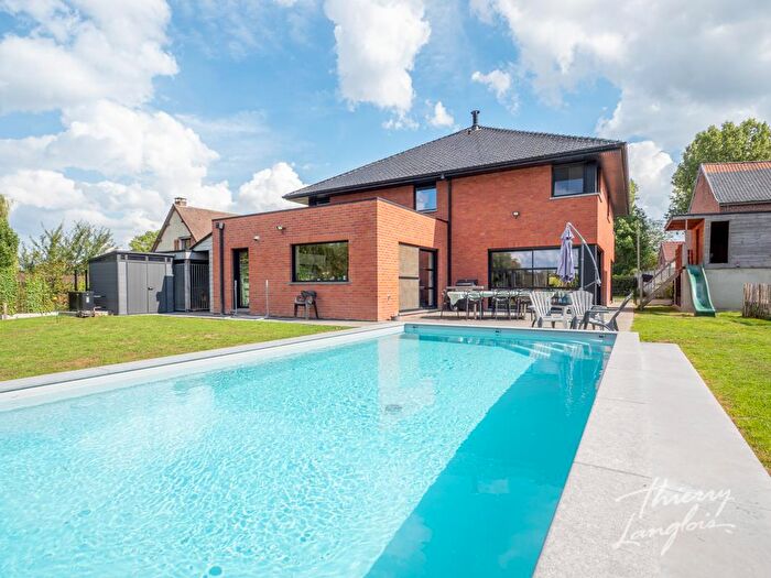 Maison 9 pièces à Mouchin, à vendre