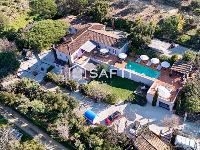 Maison à vendre - Grimaud - 10 pièces - 7 chambres