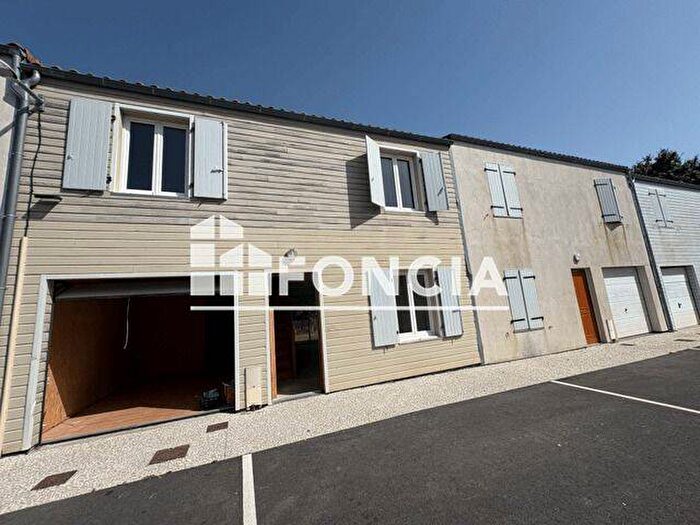 La Beaume-Avant Garde, Rochefort : Maison 6 pièces à louer