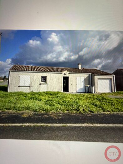 Maison à louer - Benon - 4 pièces - 3 chambres