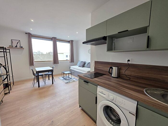 Appartement à louer - Monthieu-Saint François, Saint-Étienne - 1 pièce