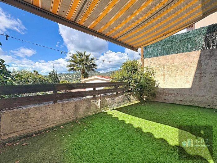 Maison 2 pièces à Bormes-les-Mimosas, Centre-ville, Le Pin, à vendre
