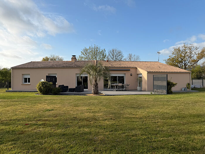 Maison à vendre - Aizenay - 5 pièces - 4 chambres