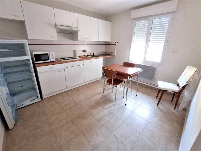 Appartement à louer - Dienat-Forges, Montluçon - 2 pièces - 1 chambre
