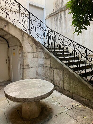 Appartement à vendre - Lons-le-Saunier, Centre-ville - 5 pièces - 3 chambres