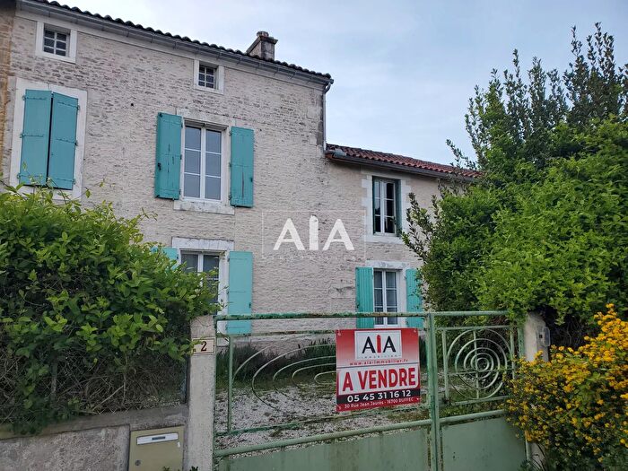 Maison à vendre - Paizay-Naudouin-Embourie - 8 pièces - 5 chambres