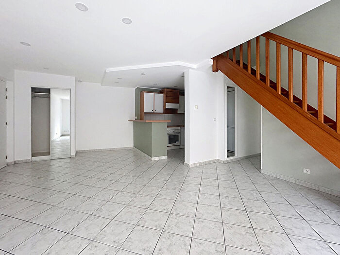 Appartement à vendre - Bourgoin-Jallieu - 4 pièces - 3 chambres