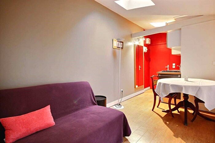 Appartement à louer - Clichy-Trinité, Paris ème arrondissement - 1 pièce