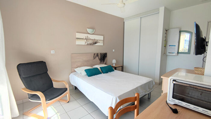 Rochefort, Centre-ville : Appartement 1 pièce à louer