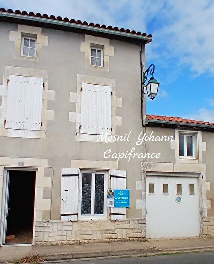 Maison à vendre - Lezay - 5 pièces - 3 chambres