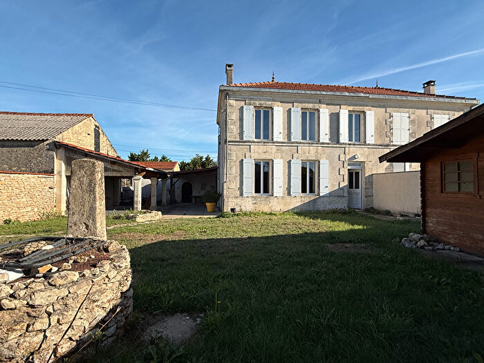 Maison 5 pièces à Tonnay-Boutonne, à vendre