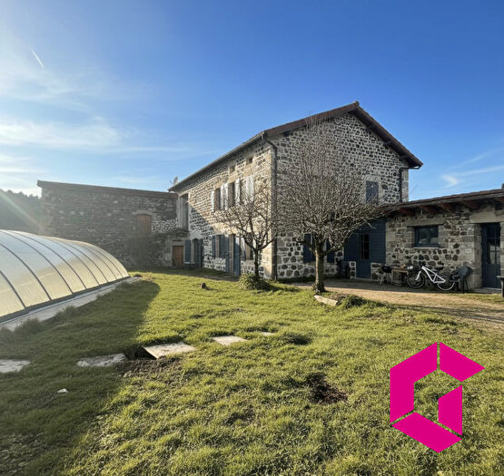 Maison à vendre - Saint-Germain-Laprade - 7 pièces - 4 chambres