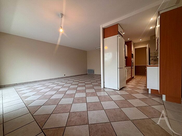 Appartement à louer - Couronne Centrale, Bourges - 3 pièces - 2 chambres
