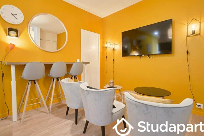 Appartement à louer - Centre Ville, Reims - 1 pièce - 1 chambre