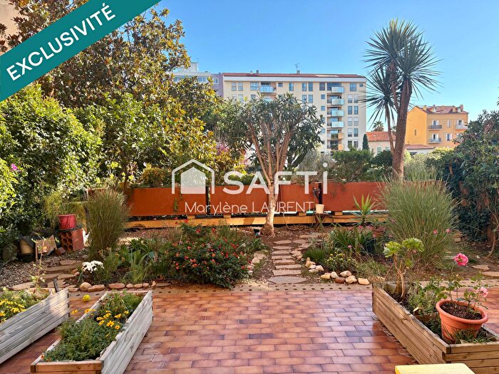 Appartement à vendre - Hyères, Centre-ville - 2 pièces - 1 chambre