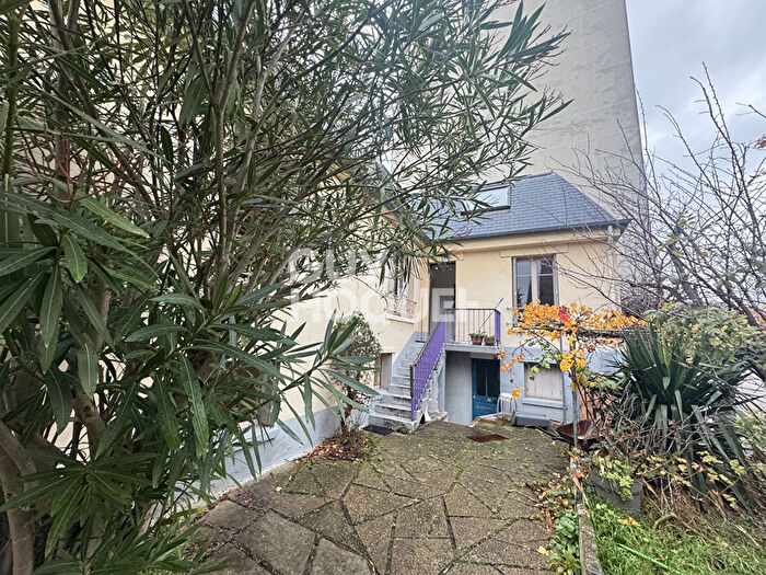 Maison à vendre - Montreuil, Signac, Mûrs à Pêches - 5 pièces - 4 chambres