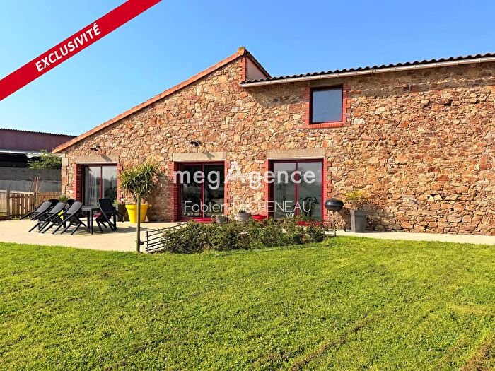 Maison à vendre - La Tessoualle - 10 pièces - 5 chambres